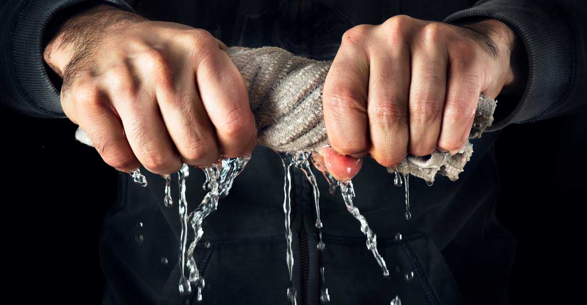 നനഞ്ഞ തുണിയിൽനിന്ന് മൊബൈൽ ചാർജ് ചെയ്യാം | Mobile Charging from wet ...