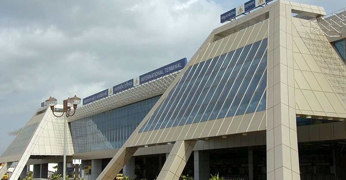 കരിപ്പൂരിൽ റൺവേ വികസനം വേഗം നടപ്പിലാക്കണം; പാര്‍ലമെന്‍ററി സിമിതി നിര് ...