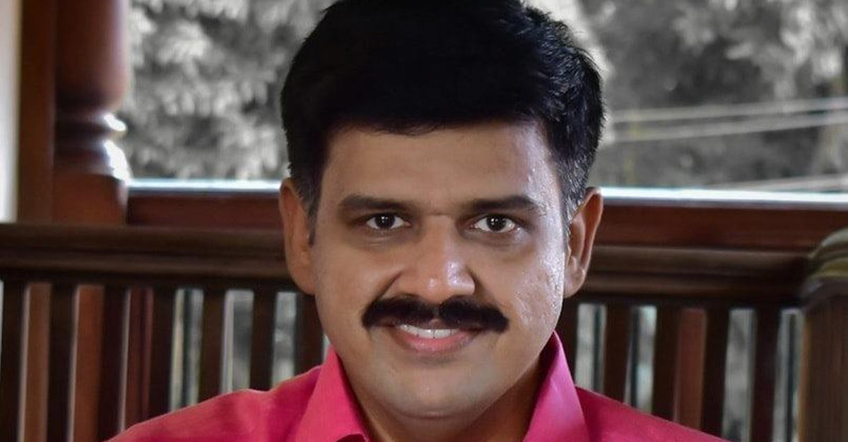 സന്ദീപ് വാരിയർക്ക് എതിരെ സിപിഎമ്മിന്റെ പരസ്യം അനുമതി വാങ്ങാതെ ...