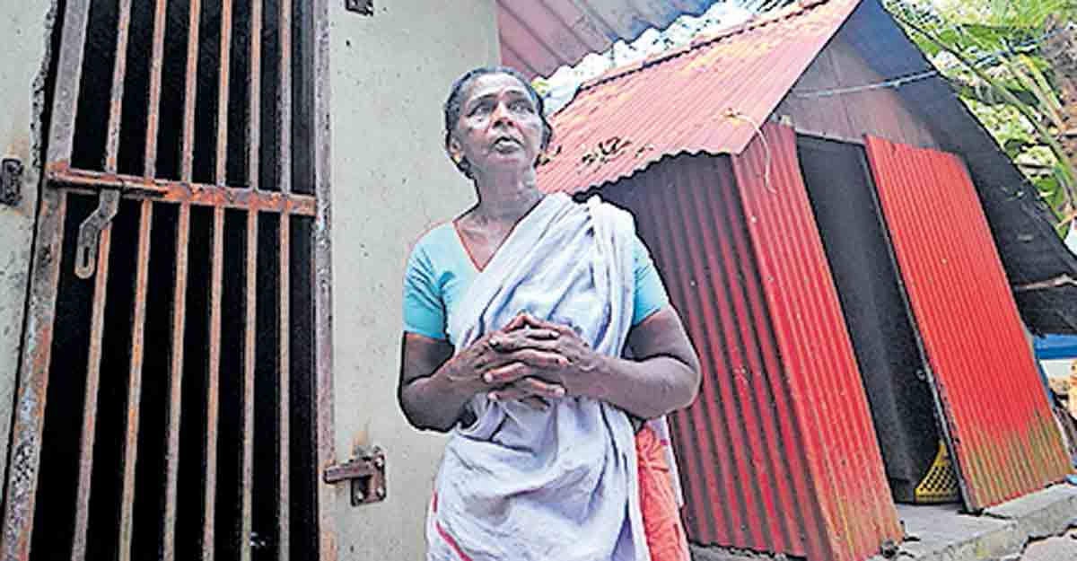 സുഭദ്ര കാത്തിരിക്കുന്നു, കുഞ്ഞനിയന്റെ ചിരിക്കുന്ന മുഖം കാണാ ...