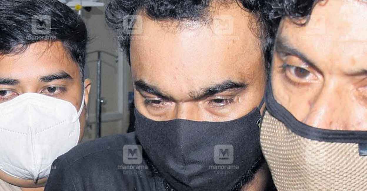 മോൻസൻ: അന്വേഷണത്തിൽ ഇടപെട്ടതിന് ഐജിയോട് വിശദീകരണം ചോദിച്ചെന്ന് ഡിജിപി ...