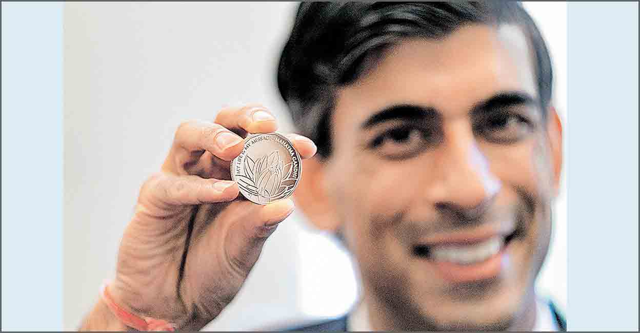 ഗാന്ധിജിക്ക് ആദരമായി ഇംഗ്ലണ്ടിൽ നാണയം | Mahatma Gandhi | Manorama News