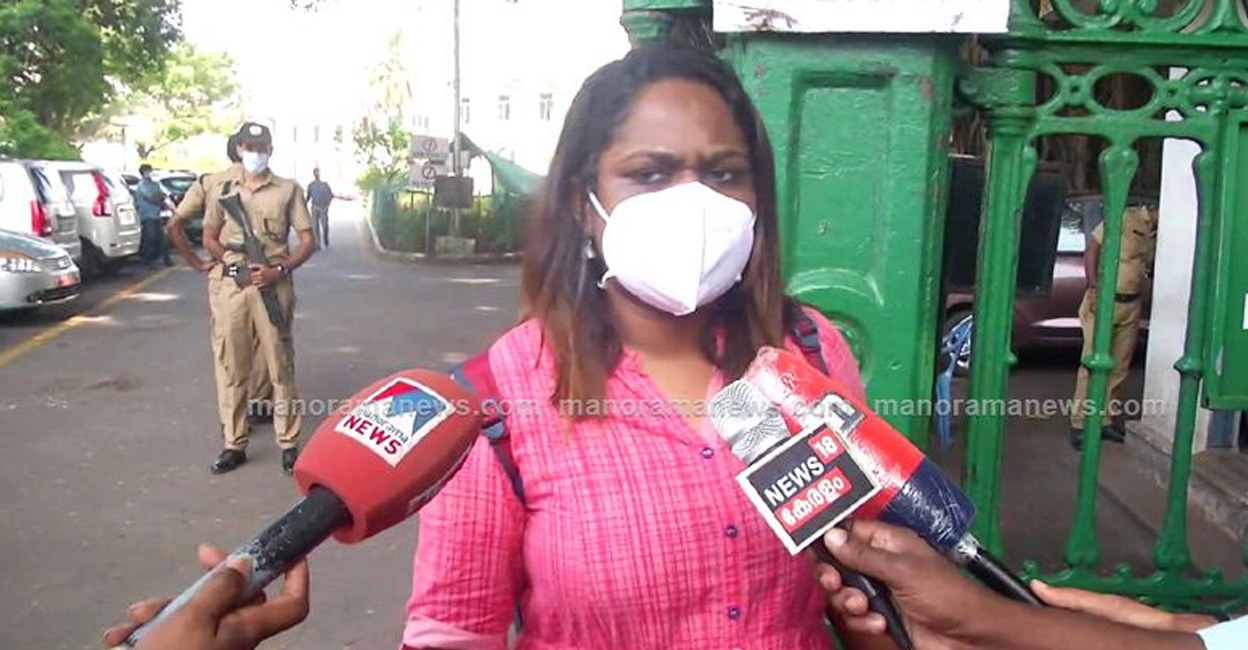 സെക്രട്ടറിയേറ്റിൽ എത്തിയ ഡോക്ടറെ ജീവനക്കാരൻ അപമാനിച്ചു; പരാതി |PG ...