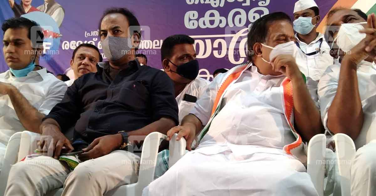 സര്‍ക്കാരിനെ വിമര്‍ശിച്ച് മേജര്‍ രവി കോണ്‍ഗ്രസ് വേദിയില് ...