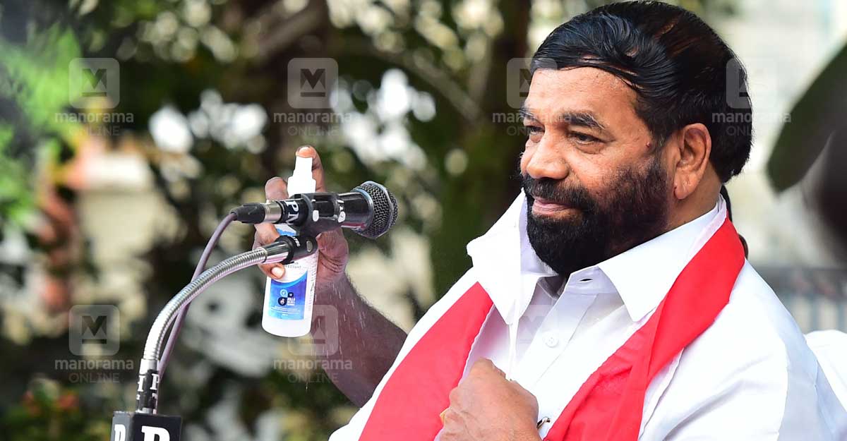 മരം വെട്ടുന്നതിനു കൂലി 85,000 രൂപ; ഇടപെട്ട് മന്ത്രി വി.എൻ. വാസവൻ