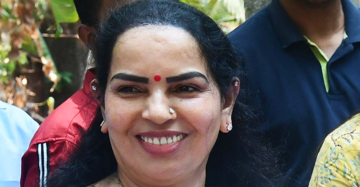 ഐ ഫോണ്‍ വിവാദം: 23ന് ഹാജരാകണം, വിനോദിനിക്ക് വീണ്ടും കസ്റ്റംസ് നോട്ടിസ് ...