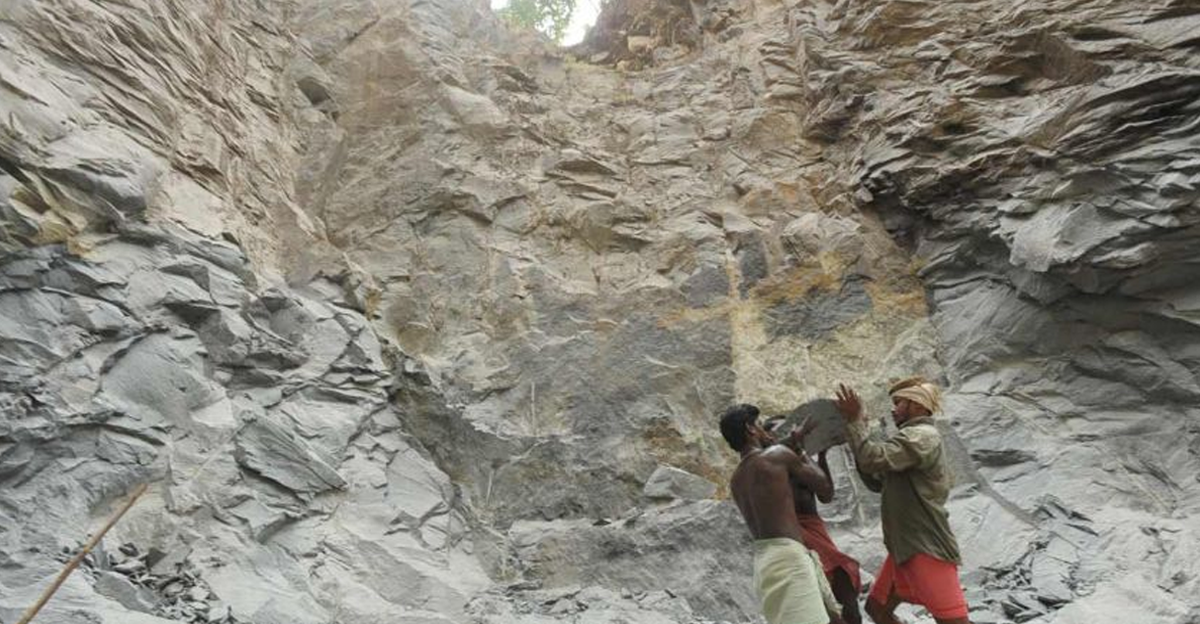 വിജിലൻസിന്റെ ‘അധിക് ഖനൻ’ പ്രഹസനമായി; ക്വാറികളിൽ പാറകൾ ഭസ്മമാക്കുന്നു ...