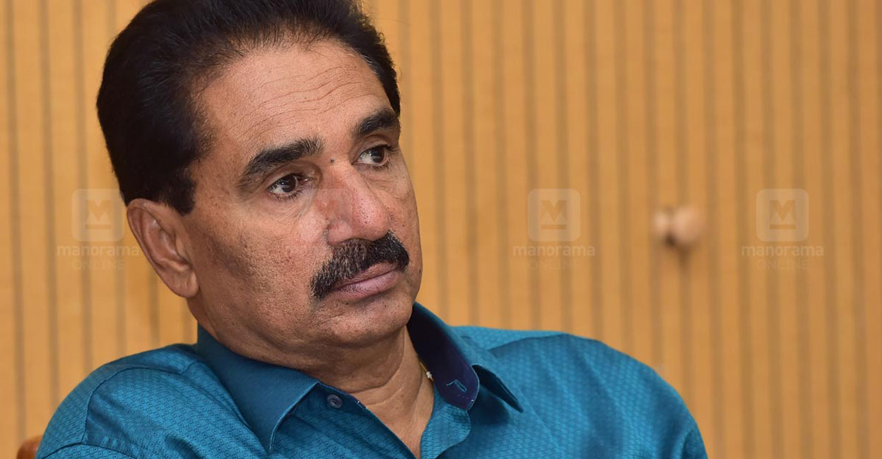 എൻ.കെ.പ്രേമചന്ദ്രന്റെ കാറിനുനേരെ എസ്എഫ്ഐ പ്രവർത്തകരുടെ അതിക്രമം | NK ...