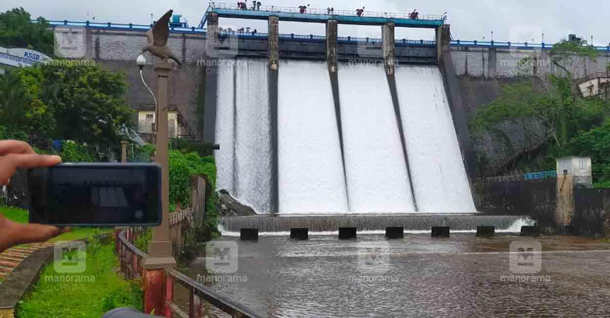 ജലനിരപ്പ് ഉയർന്നു; പീച്ചി ഡാമിന്റെ ഷട്ടറുകൾ തുറന്നു – വിഡിയോ | Peechi ...