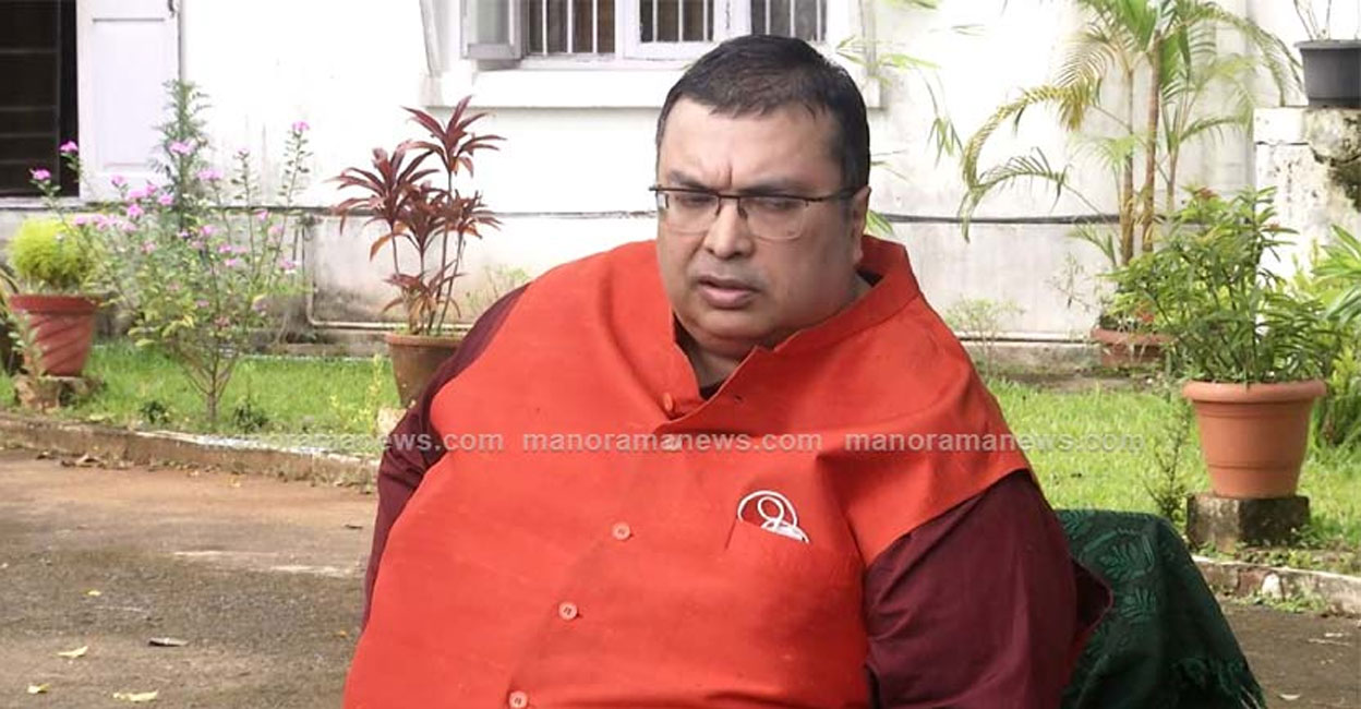 സ്വർണം, ഡോളർകടത്ത് കേസ്: ഉന്നത ഇടപെടൽ ഉണ്ടായെന്ന് കസ്റ്റംസ് കമ്മിഷണ ...