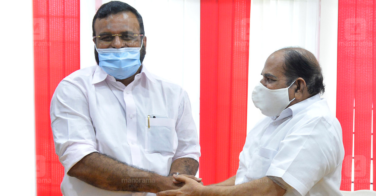 നടപടി മുൻകൂട്ടികണ്ട് സിപിഎമ്മിലെത്തി അനില്‍കുമാര്‍; ഞെട്ടി കോൺഗ്രസ് ...