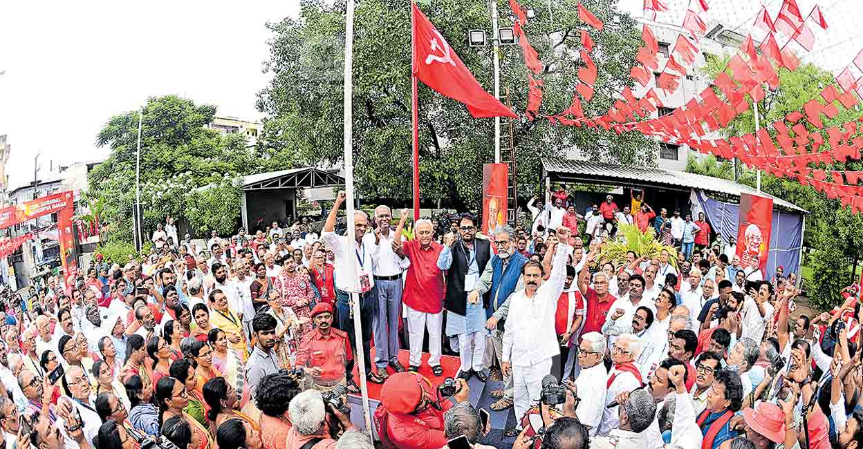 ബദൽ വളർത്തണമെന്ന് സിപിഐ; കേരളം മാതൃകയെന്നു രാജയും യച്ചൂരിയും - CPI ...