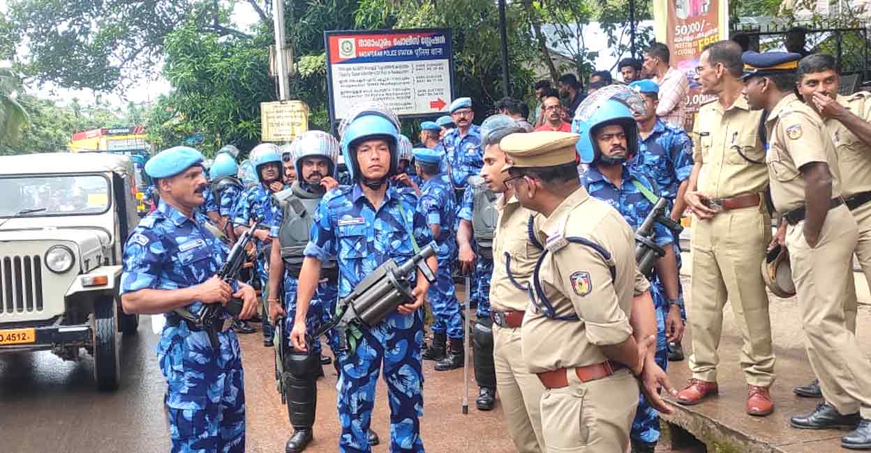 കേന്ദ്രത്തിന്റെ നിർദേശം; നാദാപുരത്ത് റൂട്ട് മാർച്ച് നടത്തി കേന്ദ്ര ...
