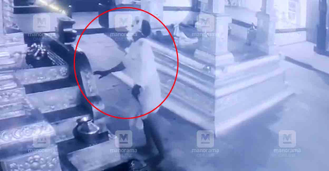 മോഷ്ടിക്കും മുൻപ് തൊഴുതു പ്രാർഥിച്ച കള്ളനെ കുടുക്കി പൊലീസ്‌ - Praying ...