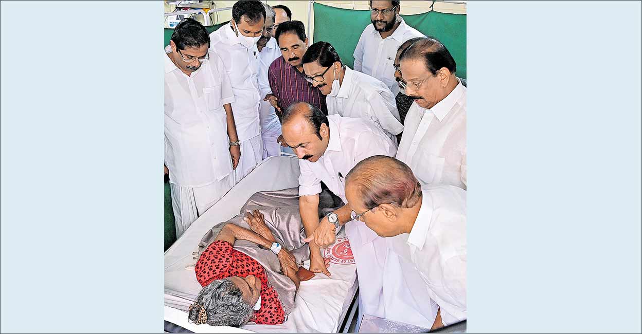 ദയാബായിക്കു പിന്തുണയുമായി യുഡിഎഫ് നേതാക്കൾ - Daya Bai | UDF | Malayalam ...