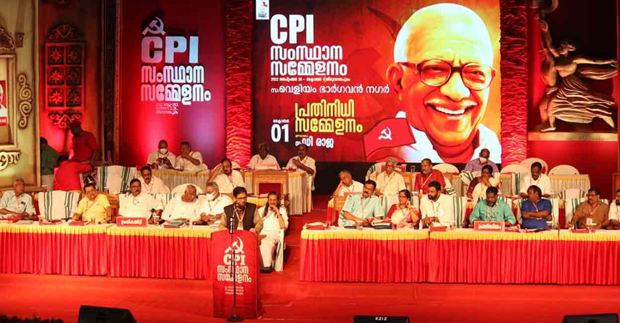 ‘ശ്രീറാമിനെ കലക്‌ടറാക്കിയത് ആരുടെ തീരുമാനം? അര ശതമാനം വോട്ട് ഉണ്ടാക്കൂ, എന്നിട്ട് ബദ ...