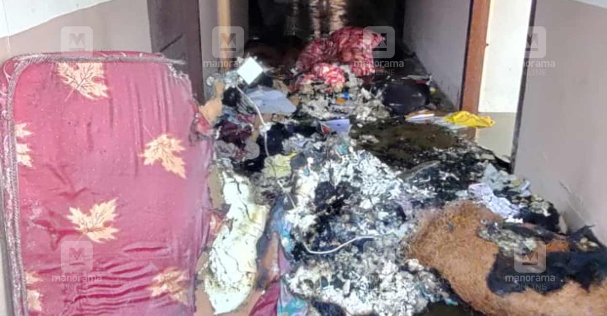 കുസാറ്റ് ക്യാംപസിൽ വിദ്യാർഥി സംഘർഷം; ഹോസ്റ്റൽ മുറിക്ക് തീയിട്ടു - CUSAT ...