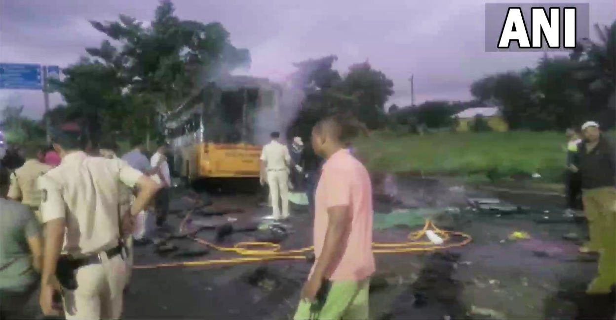 Bus catches fire in Maharashtra, 11 dead; 32 people injured - Bus ...