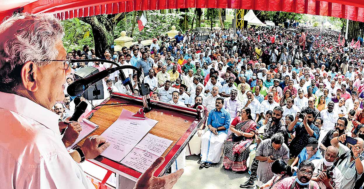 ഗവർണർക്കെതിരെ രാജ്ഭവനു മുന്നിൽ ഇടതു പ്രതിഷേധം - LDF protest infront of ...
