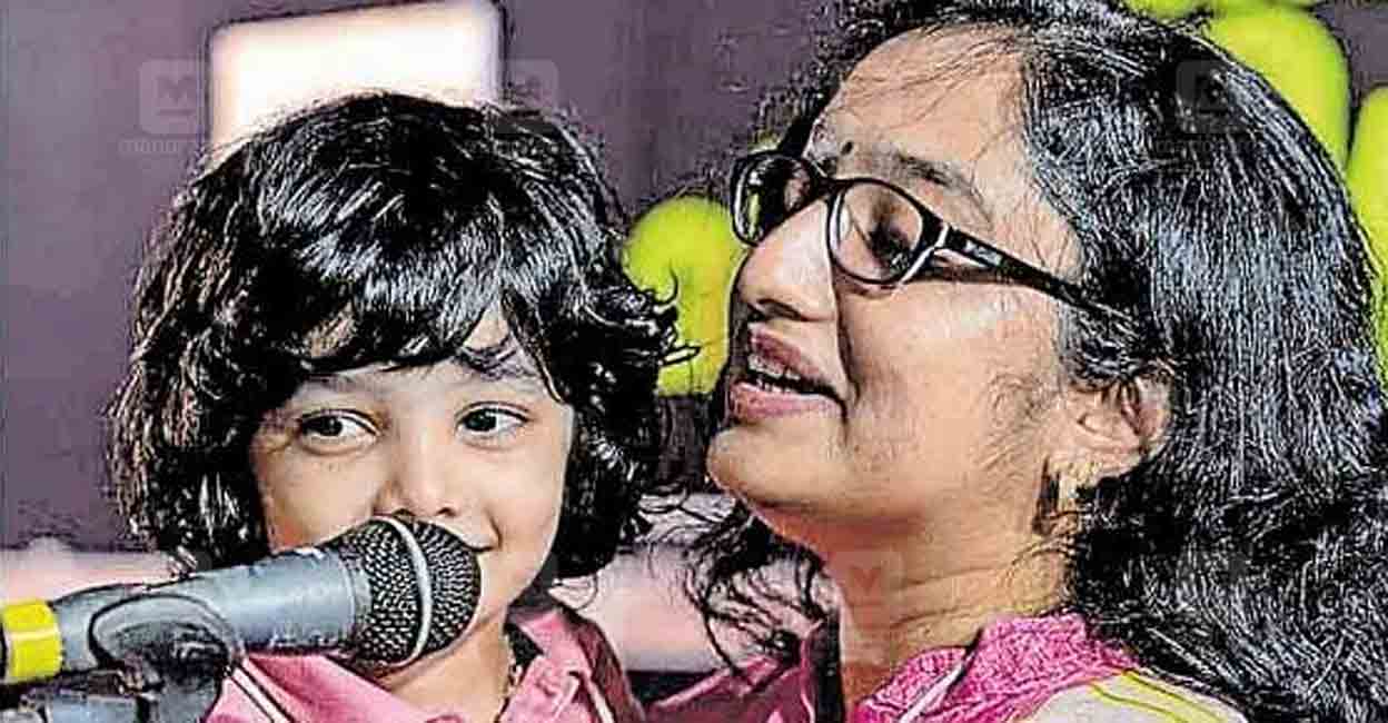 വേദിയിൽ അമ്മയും കുഞ്ഞും; വേദിവിട്ട് ചർച്ചകൾ - Divya S Iyer | Malayalam ...