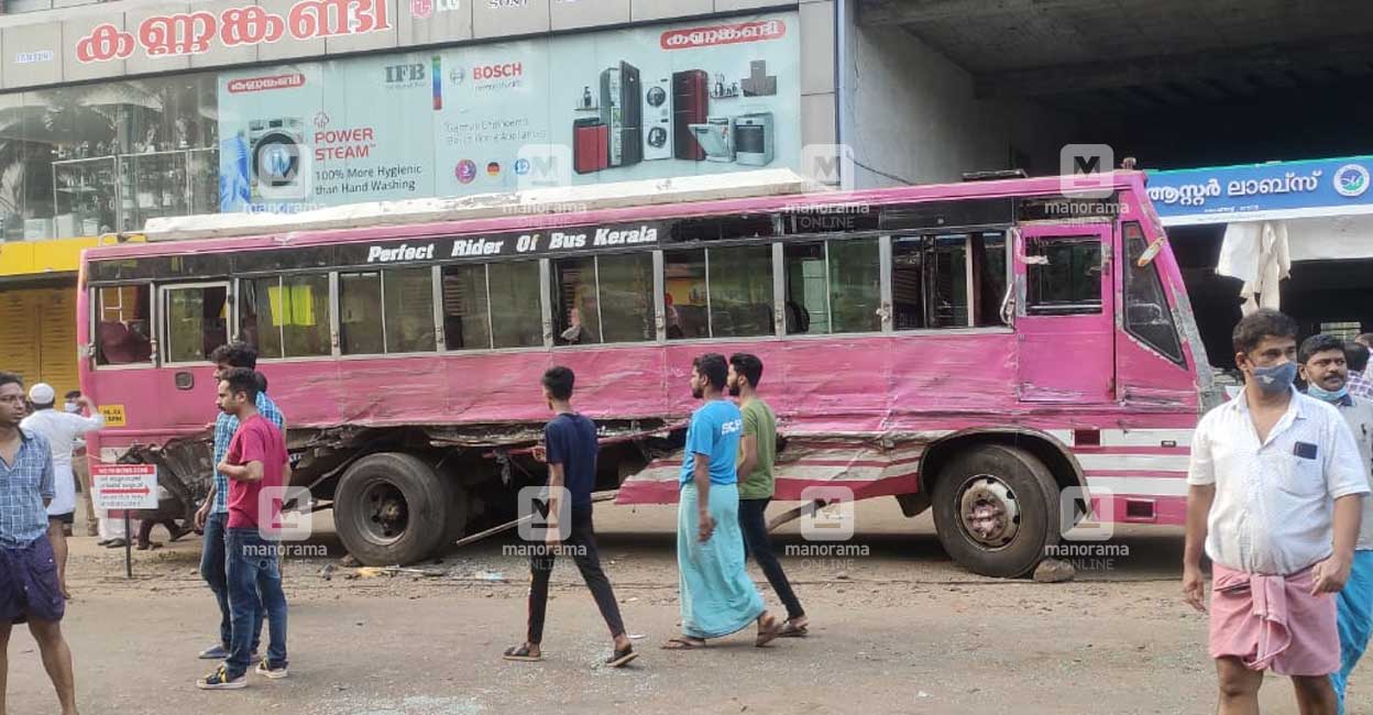 കൊണ്ടോട്ടിയിൽ ബസ് ലോറിയും കൂട്ടിയിടിച്ചു | Kondotty News | Malappuram ...