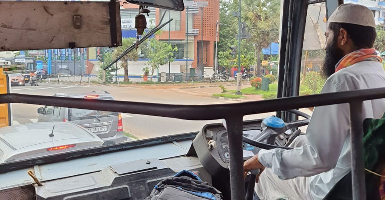 പ്രത്യേക രീതിയിൽ ഫോട്ടോ എടുത്ത് വ്യാജ പ്രചരണം; കെഎസ്ആർടിസി ഡ്രൈവറുടേത് ...