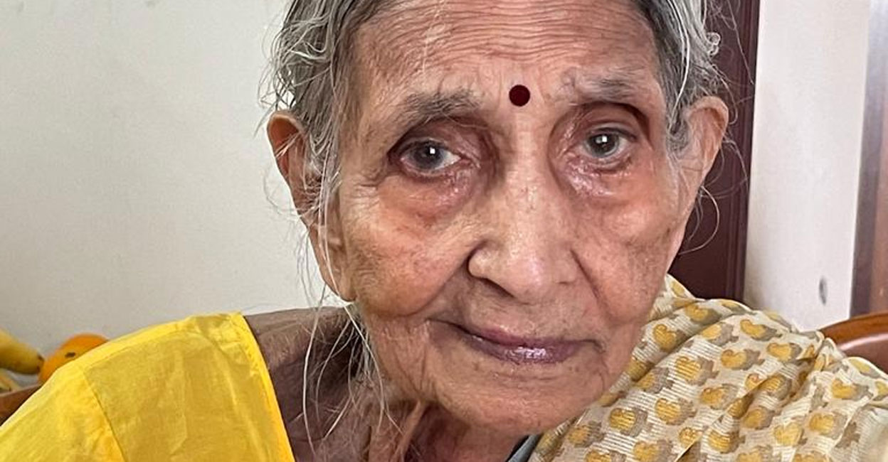 പ്രമുഖ ചരിത്രകാരൻ പ്രൊഫ.കെ.എൻ.പണിക്കരുടെ പത്നി ഉഷ ശർമ അന്തരിച്ചു | Usha ...