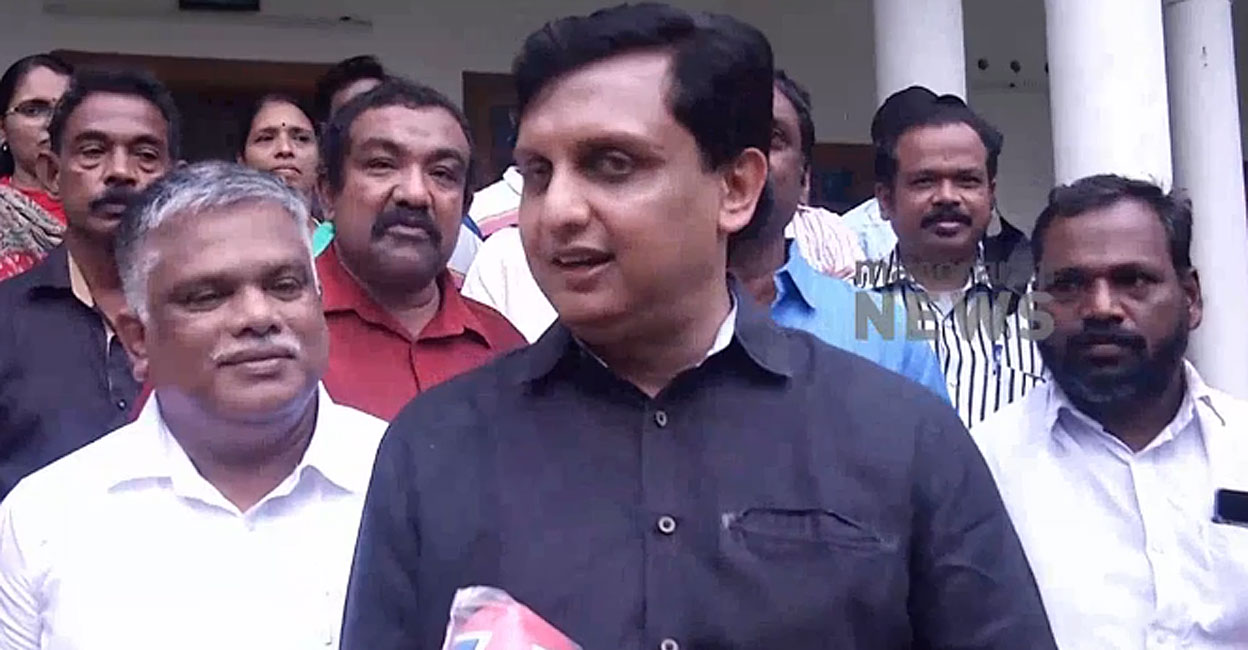 കേരളത്തിലെ 140 മണ്ഡലങ്ങളിലും സ്ഥാനാർഥിയാക്കാൻ കൊള്ളാം: ജോയെ പുകഴ്ത്തി ...