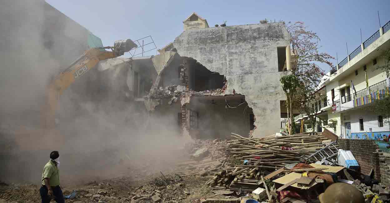 യുപിയിലെ ബുൾഡോസർ നടപടി: പ്രതികാരമായി കെട്ടിടം പൊളിക്കരുതെന്ന് സുപ്രീം ...