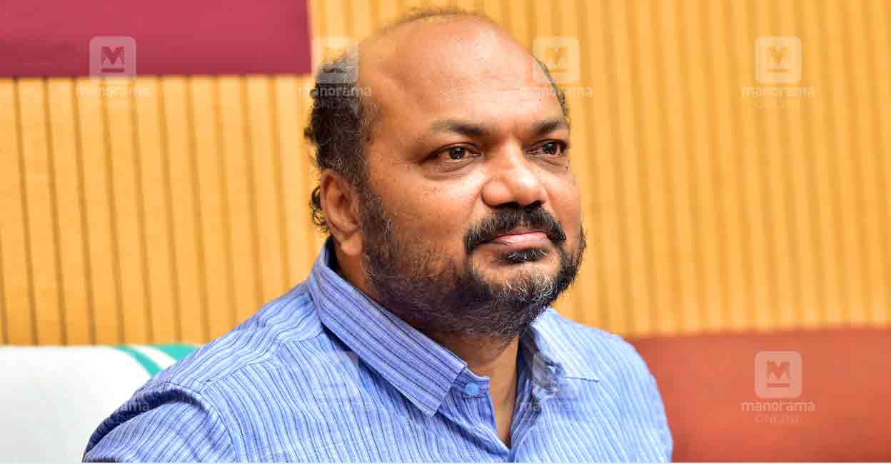 പി.രാജീവിന്റെ റൂട്ട് മാറ്റി; പൊലീസുകാര്‍ക്ക് സസ്പെന്‍ഷന്‍, സേനയി ...