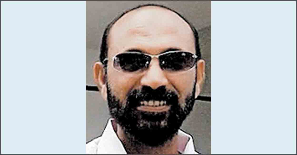 The father saw the knife thrown at his son and collapsed and died Crime ...