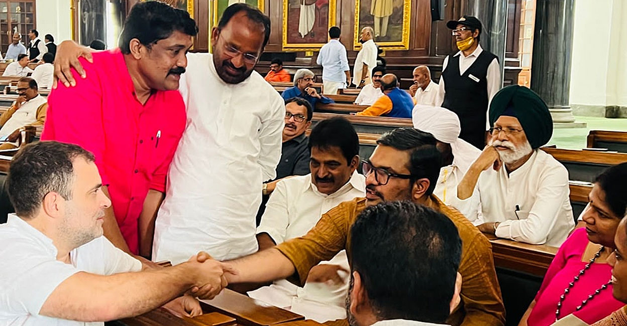 Old colleagues gathered; MB Rajesh renews friendship with Rahul Gandhi ...