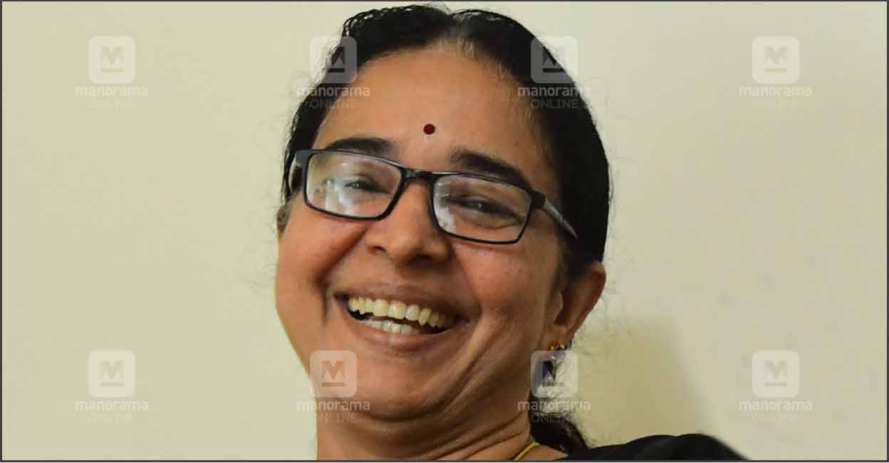 ആദ്യം ന്യായീകരണം; പിന്നെ തിരുത്ത് | Beena Philip | Kozhikode ...