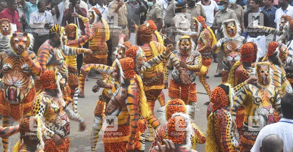 തൃശൂർ നഗരം കീഴടക്കി പുലികൾ - Thrissur pooram| Pulikali| Thrissur ...