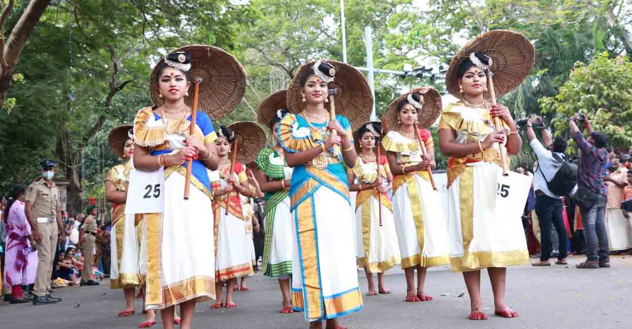 ഓണം വാരാഘോഷം: കലാസാംസ്കാരിക തനിമ വിളിച്ചോതി ഘോഷയാത്ര- ചിത്രങ്ങൾ- Onam ...