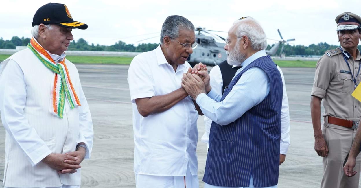 മുഖ്യമന്ത്രിയുടെ കൈ ചേർത്തു പിടിച്ച് പ്രധാനമന്ത്രി – ചിത്രങ്ങ ...