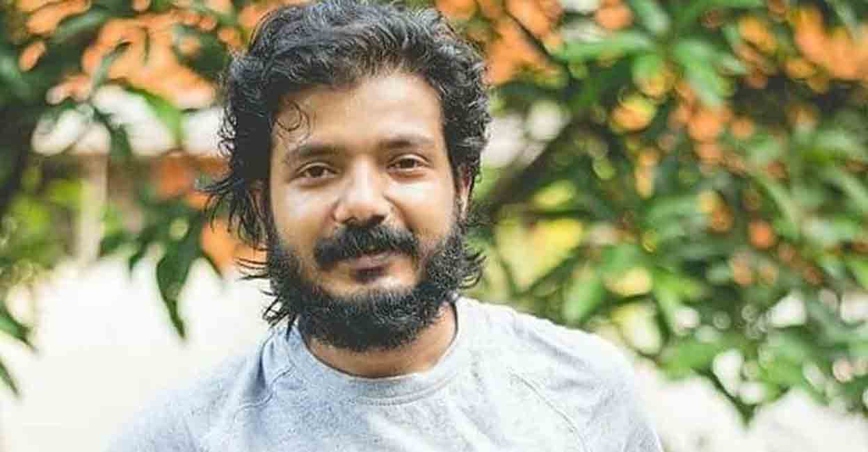 നടൻ ശ്രീനാഥ് ഭാസിക്കെതിരെ കേസ്; അഭിമുഖത്തിനിടെ അധിക്ഷേപിച്ചെന്ന് ...