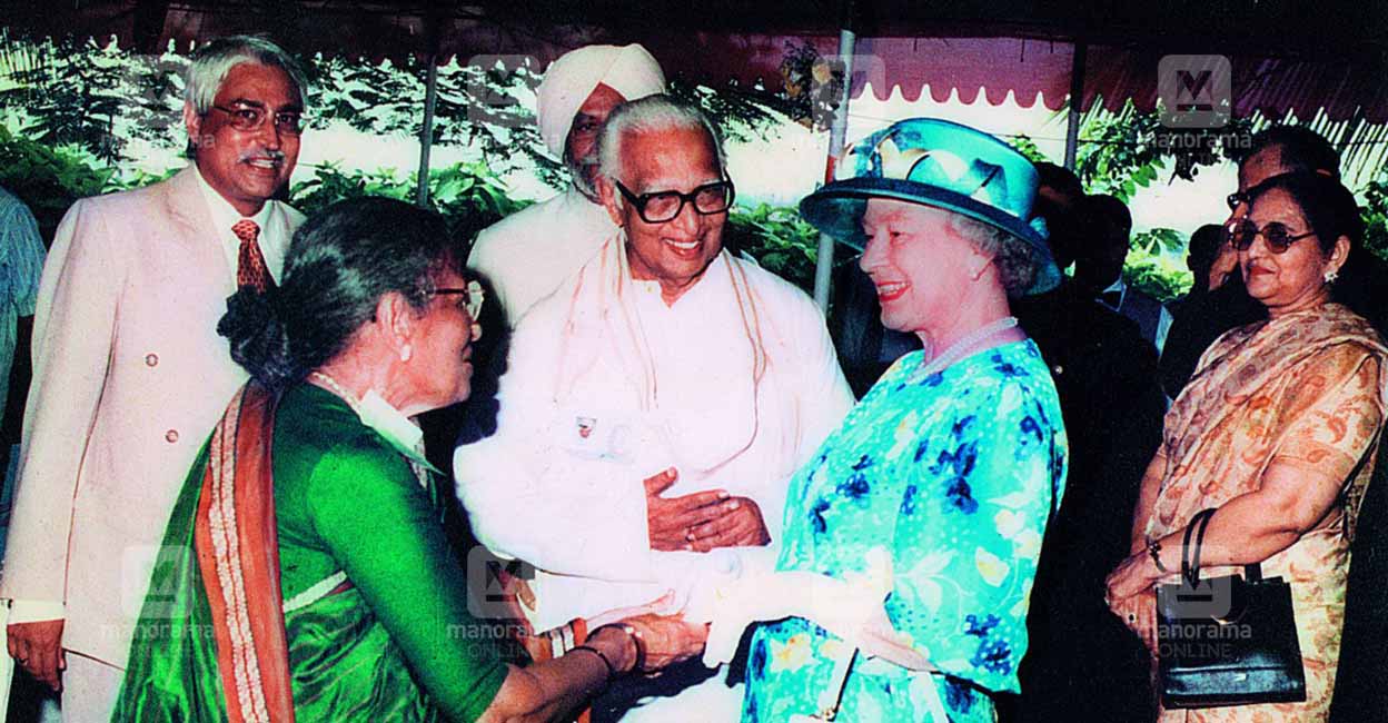 ഗ്രാമവീഥിയിലെ രാജ്ഞി - Queen Elizabeth | Manorama Online