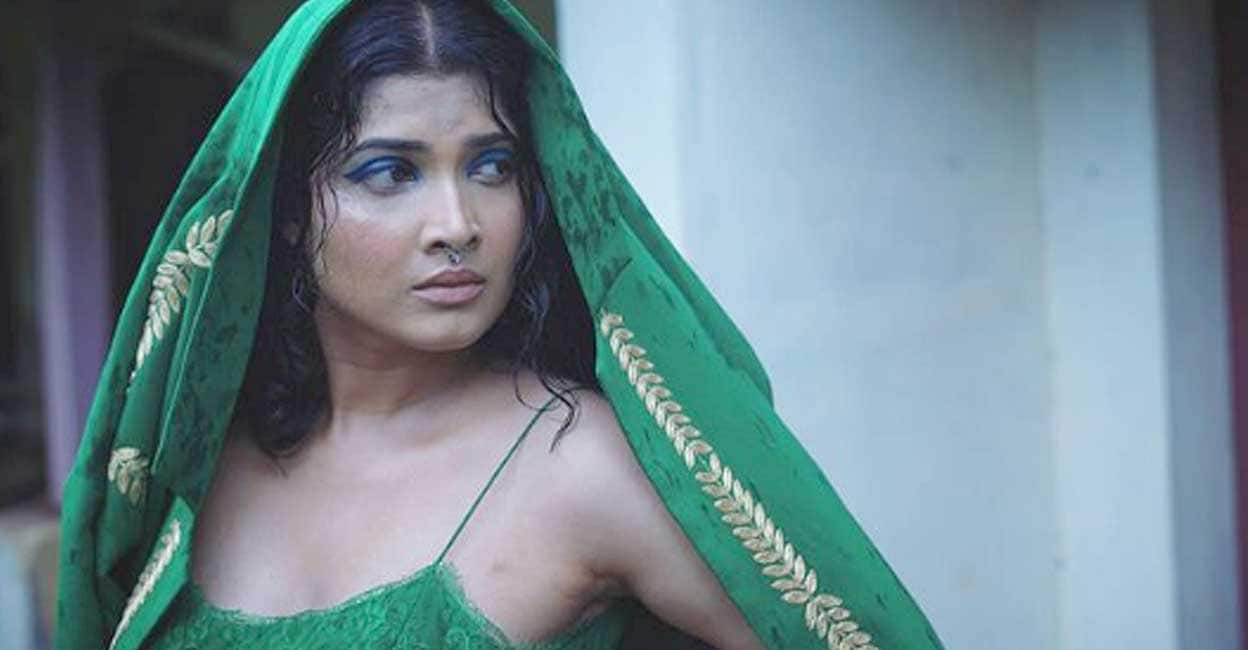 വിമാനത്തിലെ മോശം പെരുമാറ്റം: നടി ദിവ്യപ്രഭയുടെ വീട്ടിലെത്തി പൊലീസ് മൊഴിയെടുത്തു; പരാതിയിൽ എഫ്ഐആ ...