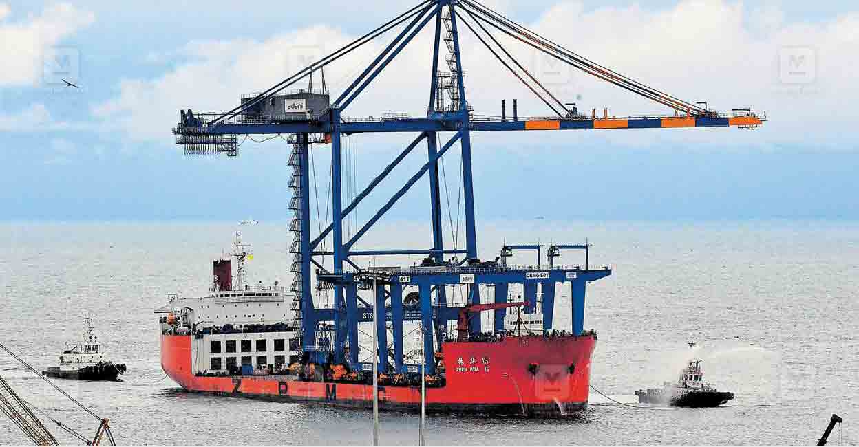 വിഴിഞ്ഞത്ത് ആദ്യകപ്പൽ കരതൊട്ടു - First ship at Vizhinjam | Malayalam ...