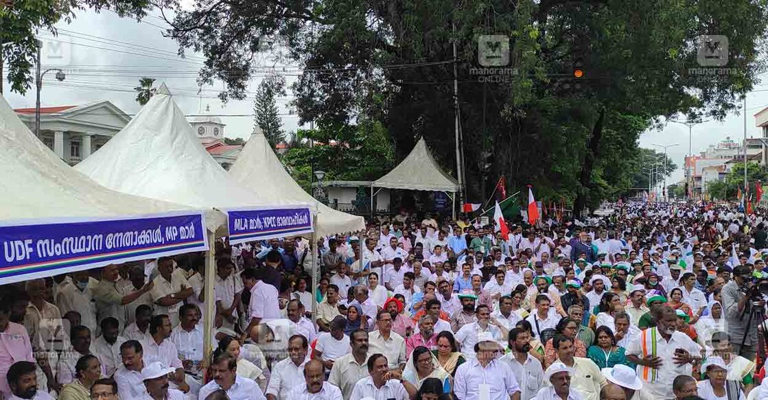 യുഡിഎഫ് സെക്രട്ടേറിയറ്റ് ഉപരോധത്തിന് തുടക്കം; 9.30ന് വി.ഡ‍ി.സതീശ ...