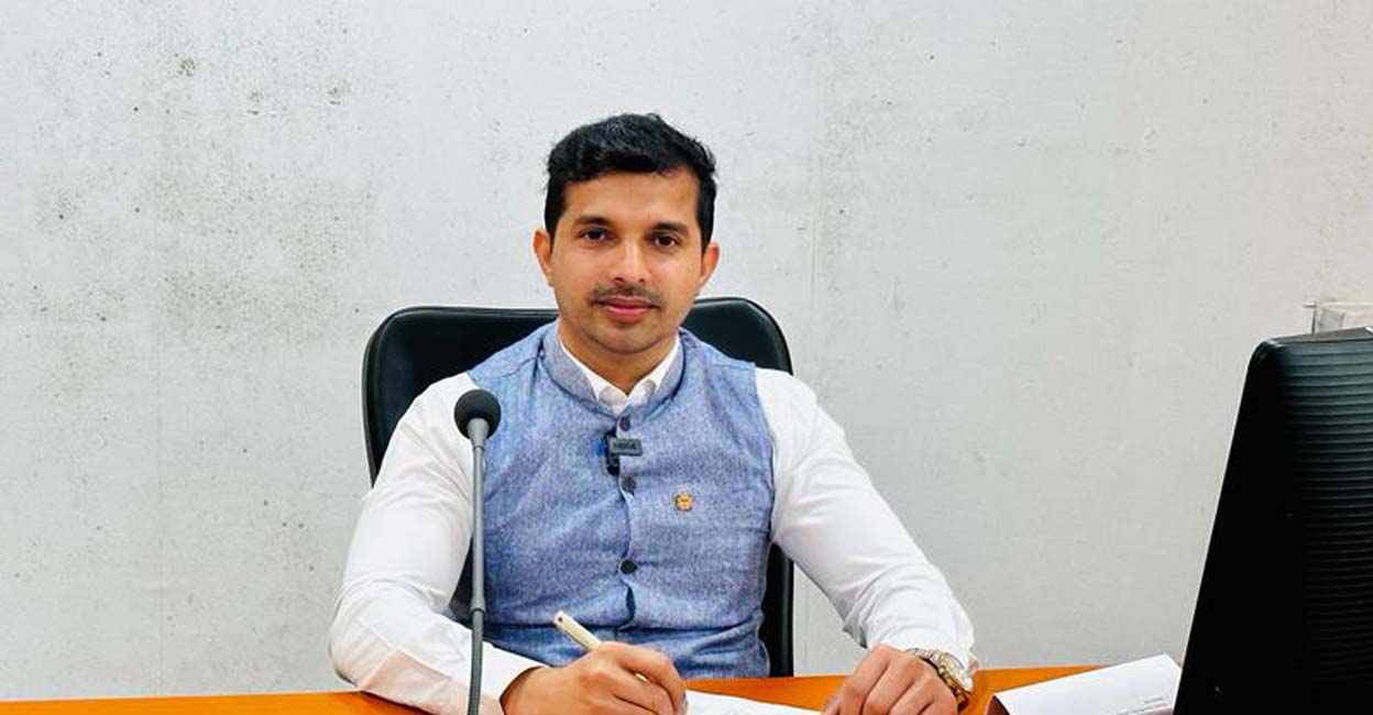 മണിപ്പുരിലെ കലാപബാധിത ജില്ലയിൽ കലക്ടറായി മലയാളി ആശിഷ് ദാസിന് നിയമനം ...