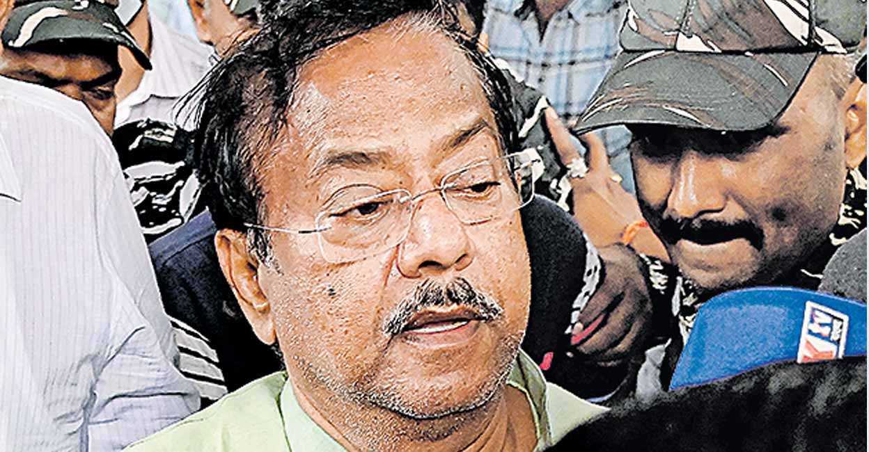 റേഷൻ തട്ടിപ്പ്: ബംഗാൾ മന്ത്രി അറസ്റ്റിൽ - Bengal minister Jyoti Priya Mallick was arrested by ...