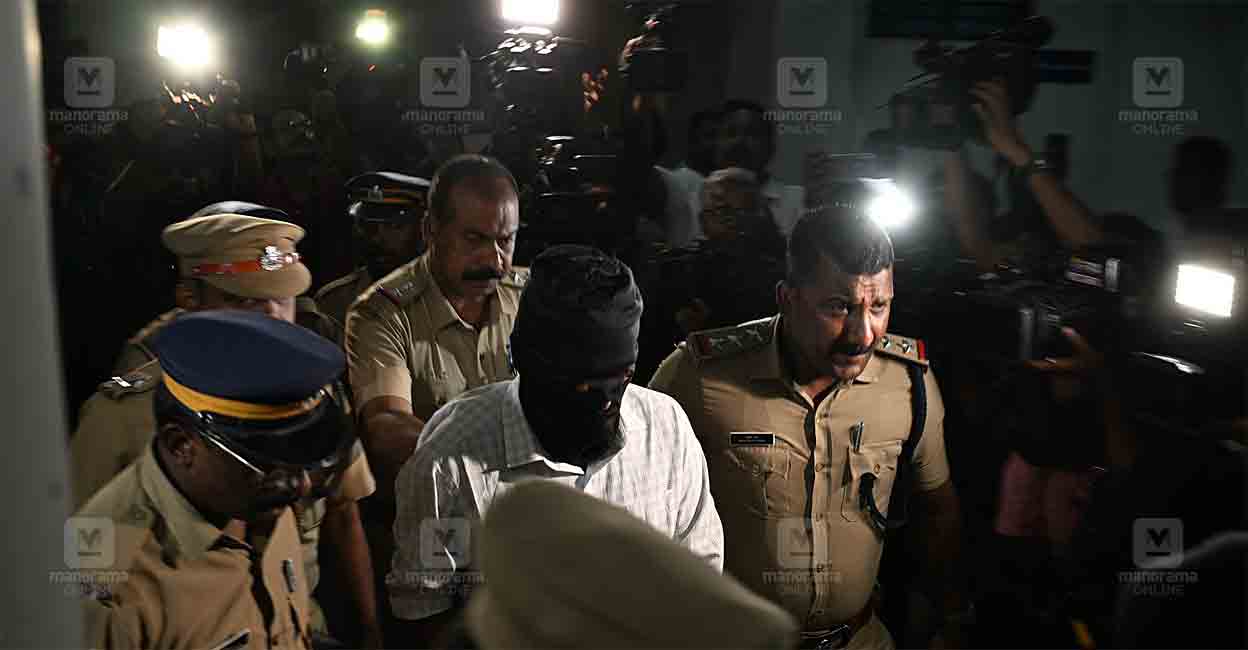 കളമശേരി സ്ഫോടനം: പ്രതി മാർട്ടിനെ കോടതിയിൽ ഹാജരാക്കി– Kalamassery Blast ...