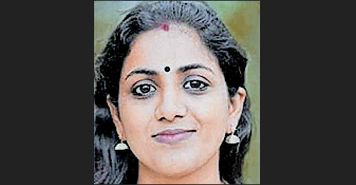 കാറും ലോറിയും കൂട്ടിയിടിച്ച് യുവതി മരിച്ചു - Woman died in collision between car and lorry ...