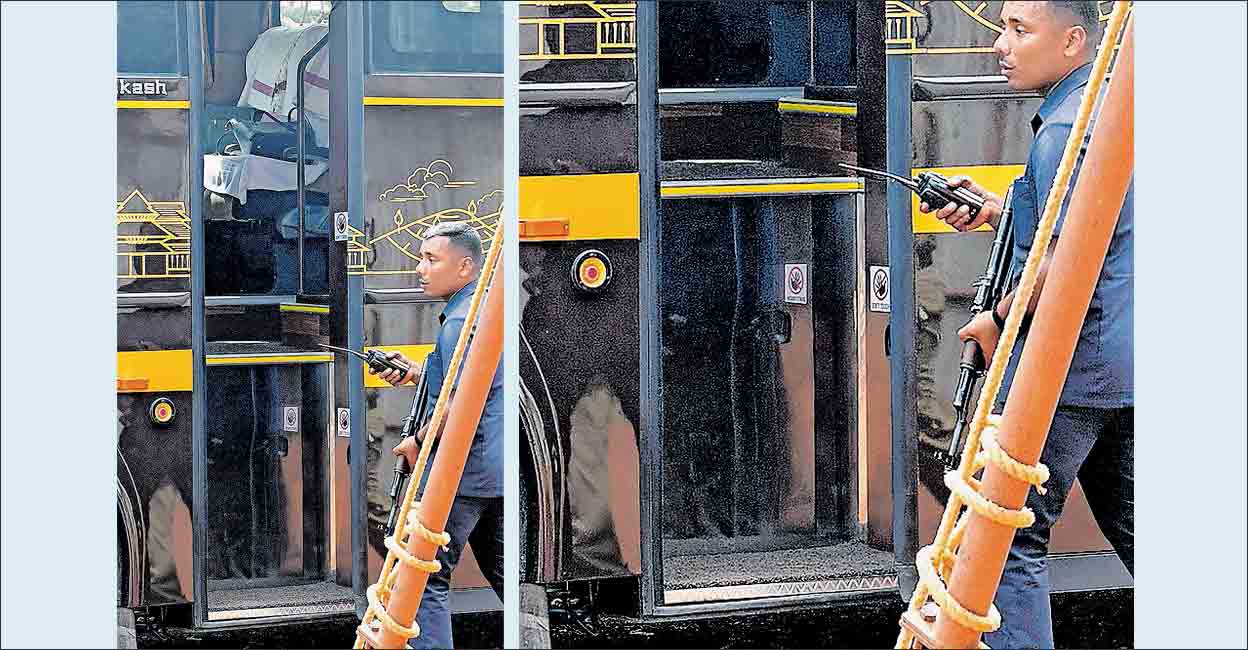 ലിഫ്റ്റിലുയർന്ന് മന്ത്രിസഭ - Chief Minister Pinarayi Vijayan and ...