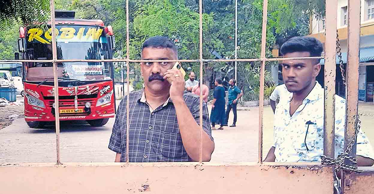 റേ‍ാബിൻ ബസ് തമിഴ്നാട്ടിൽ കസ്റ്റഡിയിൽ; പിഴ ഈടാക്കി - Robin Bus in ...