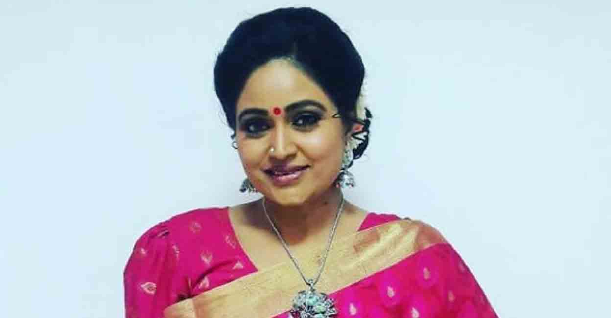 മുൻ ടിഡിപി നേതാവും നടിയുമായ ദിവ്യവാണി കോൺഗ്രസിൽ ചേർന്നു - Actor ...