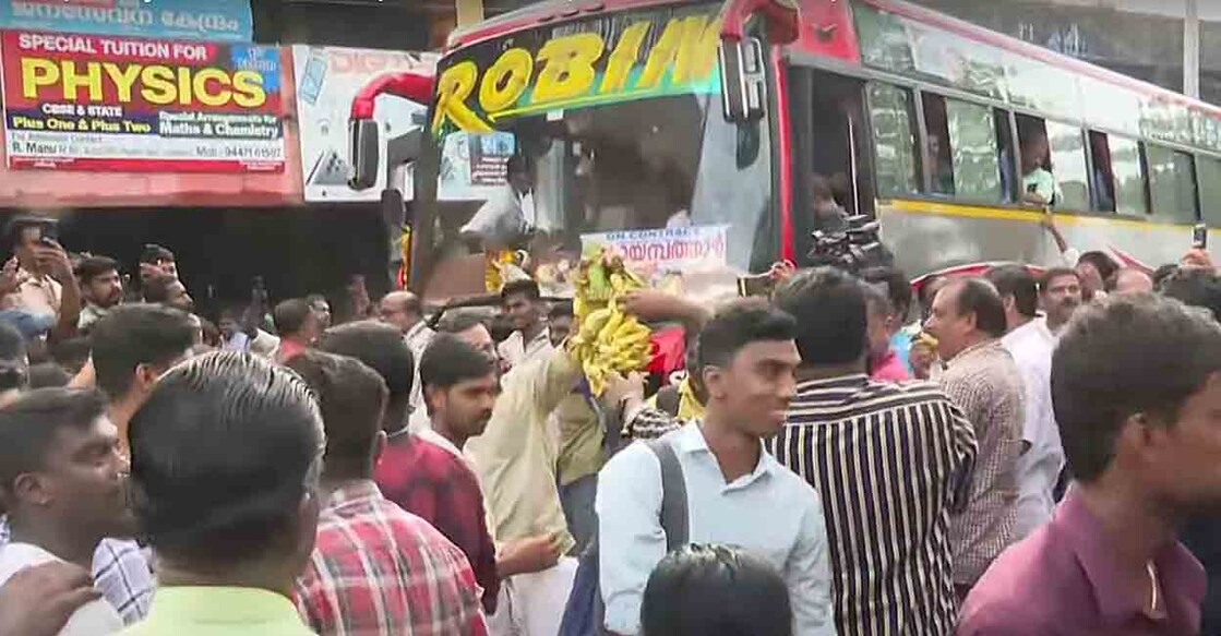 ആരാധകരുടെ ആദരവ് ഏറ്റുവാങ്ങി ‘റോബിൻ’ വീണ്ടും സർവീസ് തുടങ്ങി; നടപടി ...