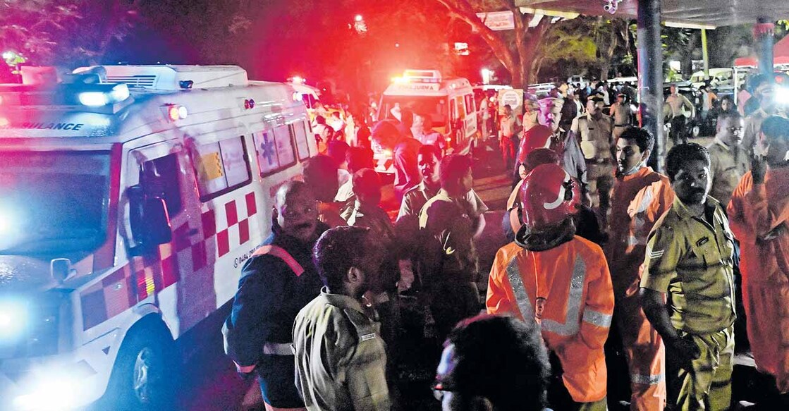 അപ്രതീക്ഷിത ദുരന്തം, പൊട്ടിക്കരഞ്ഞ് ഉറ്റവർ; ആശുപത്രിയിലേക്കു പാഞ്ഞെത്തി ...